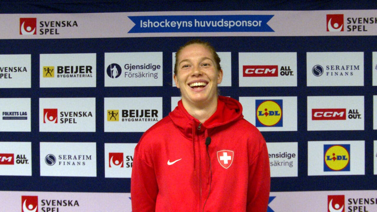 Alexandra Lehmann (Fribourg Gotteron) on the defeat vs. Czech Republic ...