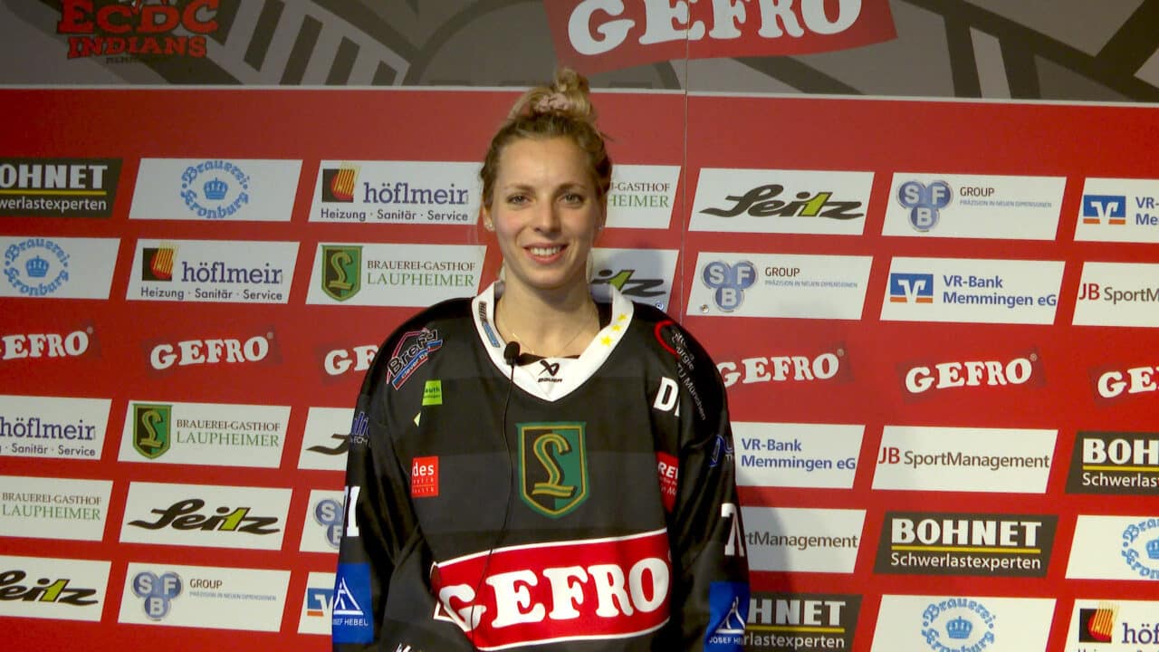 Anne Bartsch (ECDC Memmingen Indians Frauen) nach den beiden ...